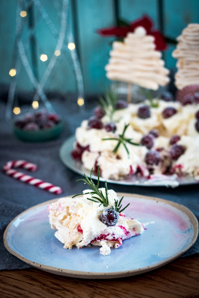 Bezowy wieniec świąteczny - beza z żurawiną - DusiowaKuchnia.pl